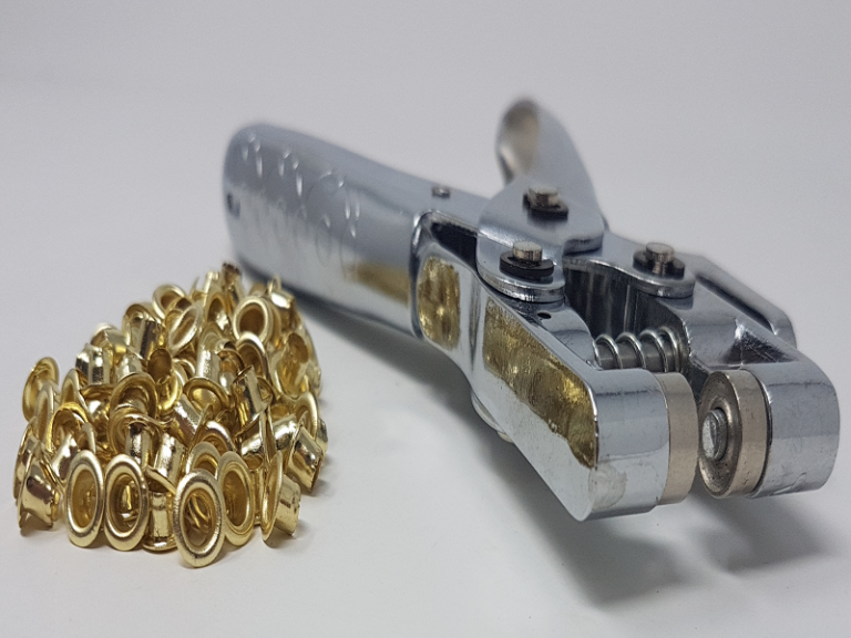 4mm Eyelet Pliers with 100 4mm Brass Eyelets - Toolbug